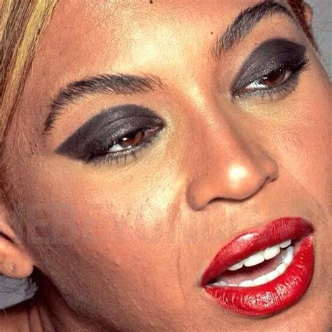 Polémica entre los fans de Beyoncé por unas fotos de la diva sin retocar