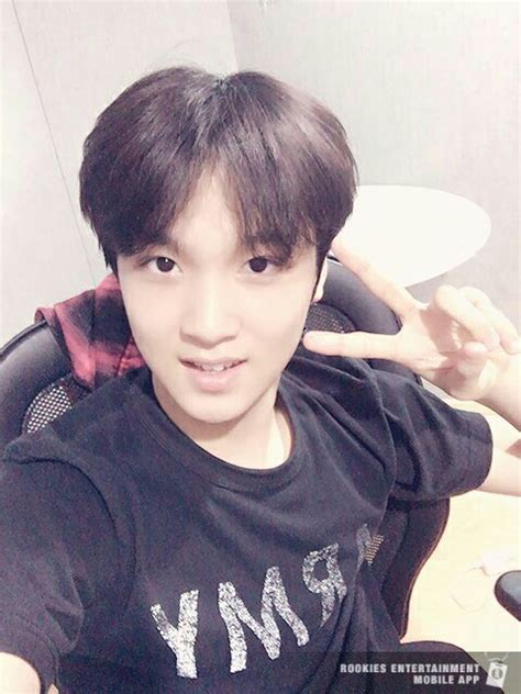 ㅂiㅂi On Twitter 우리혀기 어렸을때부터 에코프렌들리 단벌아티스트라서 티셔츠프린팅 풍화될때까지 입은거 기여워죽겠음