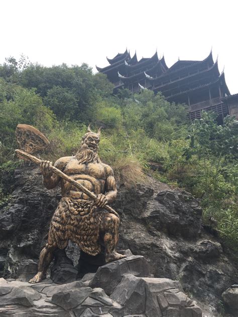 蚩尤九黎城蚩尤像蚩尤九黎城九黎柱蚩尤九黎城大山谷图库