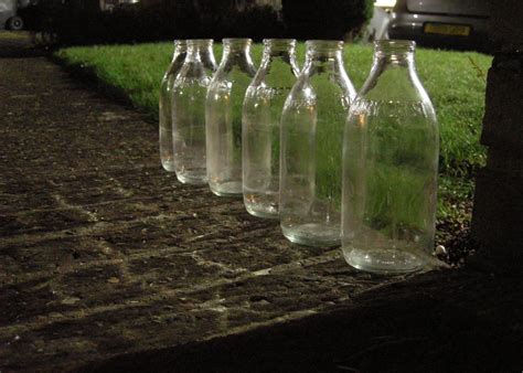 Wallpaper Air Botol Kaca Drinkware Keluarga Rumput 3000x2140
