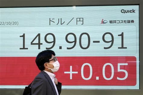 Japanese Yen Falls To More Than 30 Year Low Against Dollar