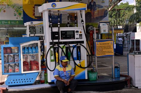 Centre Raises Excise Duty On Petrol By Rs 10 Per Litre And Diesel By Rs