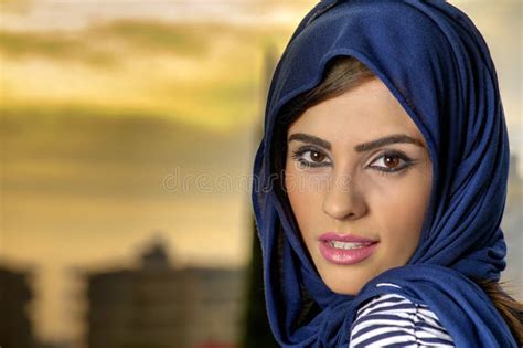 аравийское Hijab девушки красотки чувственное Стоковое Фото