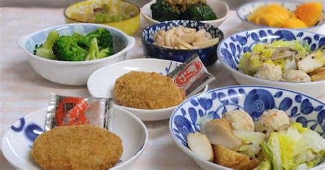 鍋物とコロッケの夕ご飯｜ume