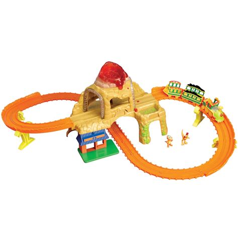 Комплект Tomy Dino Train Тунел на времето eMAG bg