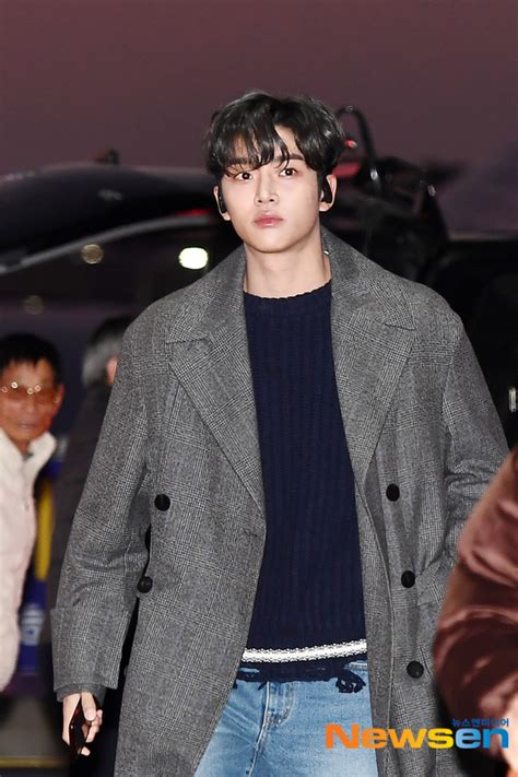 Sf9 로운 ‘우월한 외모 포토엔hd 손에 잡히는 뉴스 눈에 보이는 뉴스 뉴스엔