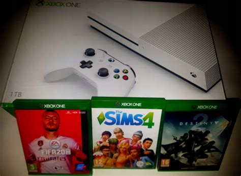 KONSOLA XBOX ONE S 1TB BOX ORYG PAD 3xGRA SIMS 4 PL FIFA 20