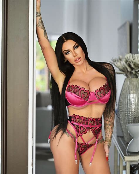 Instagram Sensational Model Lindi Lee Nunziato Photos Filmibeat