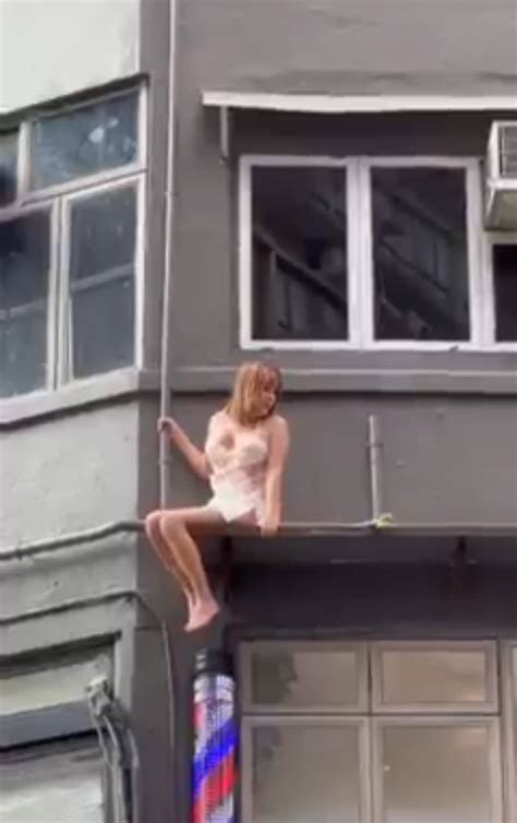 ဟောင်ကောင်ရဲတွေဆီကနေ လွတ်မြောက်ဖို့ ထိုင်းလိင်ပြောင်းအမျိုးသမီး အဆောက်အဦးပေါ်က ခုန်ချ Myanmarload