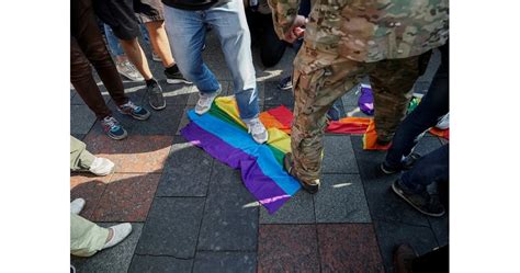 Гей-парадът в Киев бе атакуван от мъже с лютив спрей