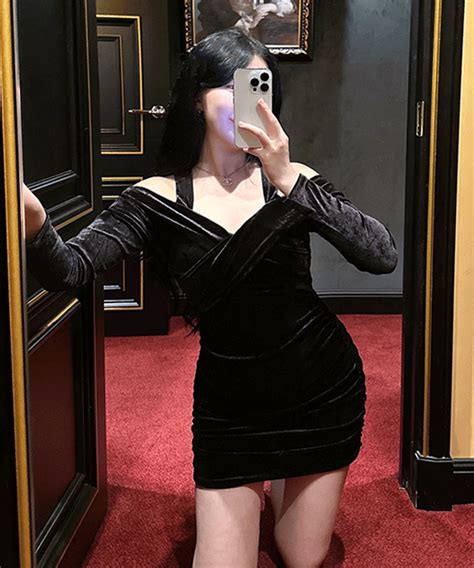 [당일출고 파티복 2color]가나다라 벨벳 X자 오프숄더 나시 민소매 미니원피스 섹시원피스 파티원피스 파티룩 크리스마스 연말룩