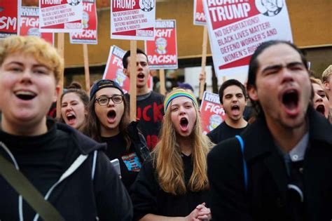 Decry Decry とは Zoey