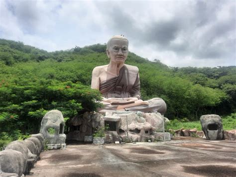 พาไปชมวัดร้างกลางเขา สวยงามแฝงไว้ด้วยความพิศวง