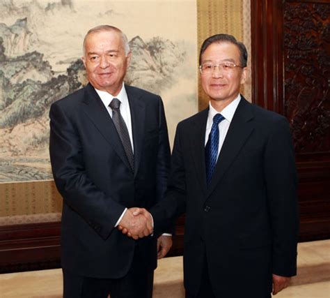 温家宝会见乌兹别克斯坦总统卡里莫夫