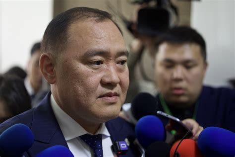 Л Гантөмөр Г Занданшатарын Засгийн газар маш муу байна