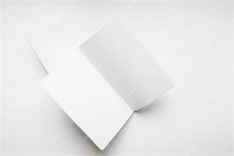 열린 소책자의 모형 무료 사진