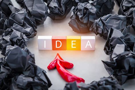 블랙힐스 구겨진 종이 볼 및 빨간색 화살표 플라스틱 블록 0명에 대한 스톡 사진 및 기타 이미지 0명 결심 계획 Istock