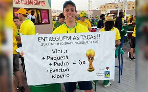 Pouco Clubista Torcedor Do Flamengo Leva Cartaz Para Jogo Do Brasil E