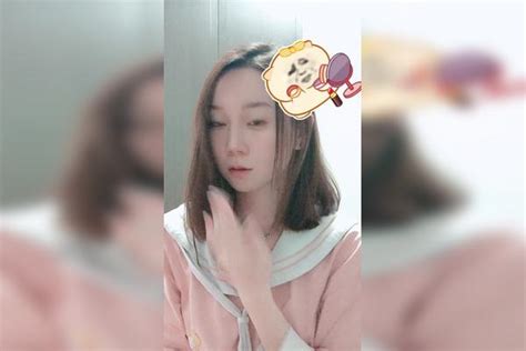 果然 还是个搞笑女~