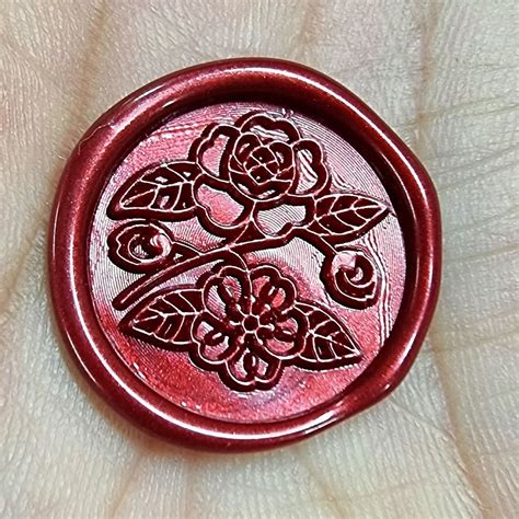 실링스탬프 제작은 금속을 가공하는 특성상 표현 방법이 다릅니다 디테일이 많고 복잡한 꽃이나 식물 등 디자인은 이런식으로 표현 가능합니다 씰하우스는 많은 경험을 바탕으로