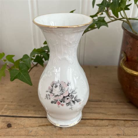 Se produkter som liknar Äldre söt vas från Rosenthal på Tradera