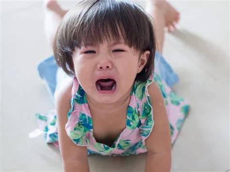 宝宝呕吐原因多，妈妈要会处理