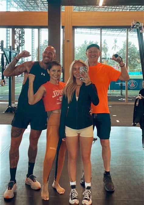 Thandar Hlaing သန္တာလှိုင် Fred Photography Mua Nang Si Phaung Photo By Fred Styled By