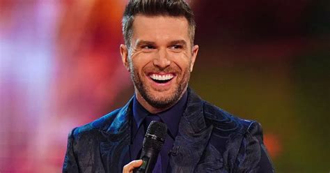 Itv Masked Singers Joel Dommett Baffles Fans With Bizarre Outfit For