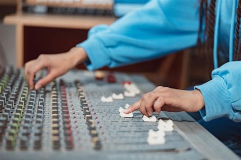 Premium Photo Female Sound Engineer Musician Producer Hands Using