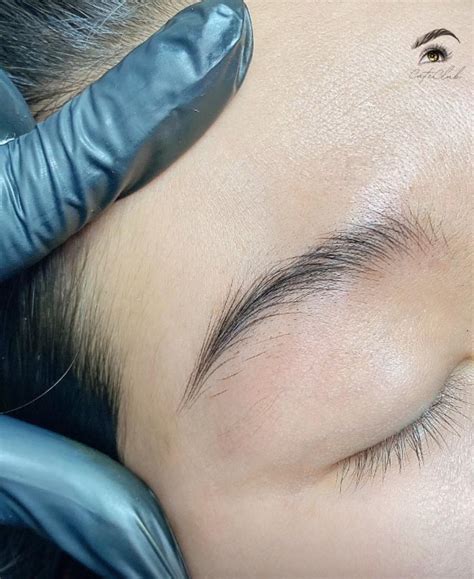 ลูกค้าขอแค่นี้ ก็จัดแค่นี้ 😊 แฮร์สโตรกแบบเบาๆ เส้นน้อยๆ ห่างๆ เจ็บมาเยอะกับเลเซอร์ เลย Play Save