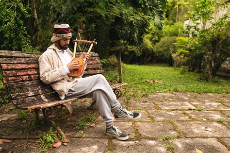 Jardim Botânico estreia Som na Mata músico criador dos próprios instrumentos Jardim