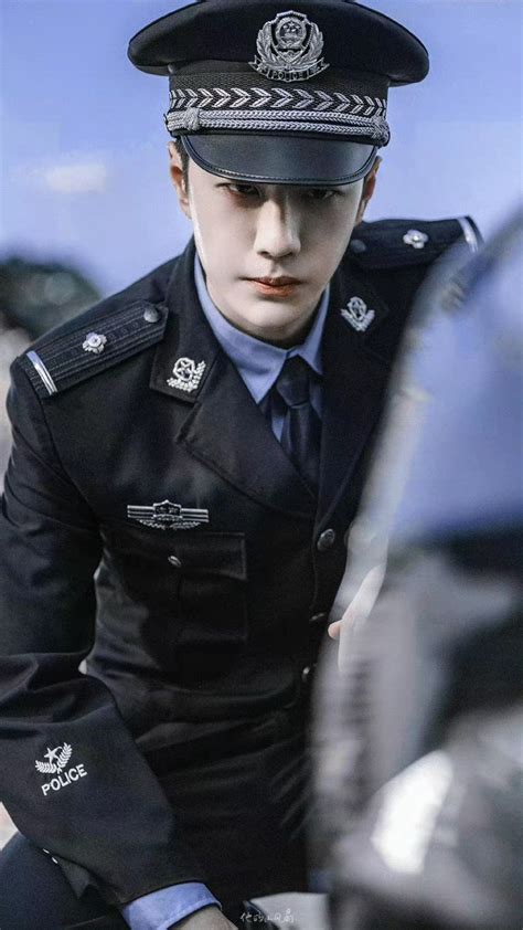 Pin Von 𝑅𝒶𝒷𝒷𝒾𝓉 𝒮𝑒𝒶𝓃 ♡ Auf Yibo Being A Hero
