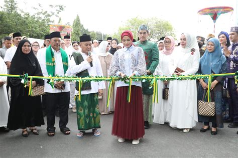 Ketua Tp Pkk Prov Kalteng Ivo Sugianto Sabran Didampingi Gubernur