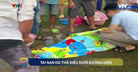 Gỡ diều vướng trên dây điện bé trai bị bỏng tay chân Video đã phát