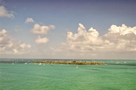Ilha De Terra E Veleiros No Mar Turquesa Em Key West Eua Seascape