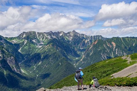 槍ヶ岳 天空を突く登山者憧れの山 週末は山を目指す