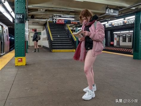 看着就冷又到一年地铁无裤日英国民众只穿内裤出行 每日头条