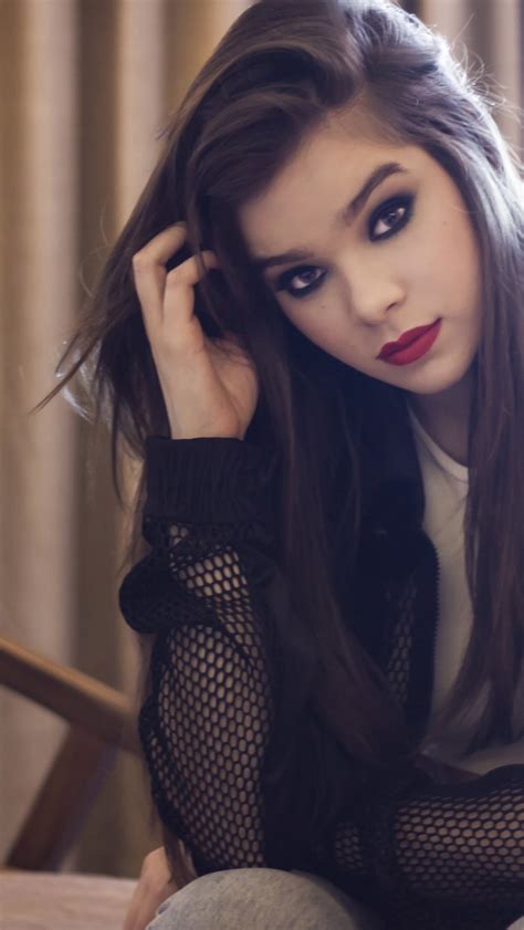 1082x1920 Hot Hailee Steinfeld Portrait 2017 1082x1920 Resolution Wallpaper HD Celebrities 4K