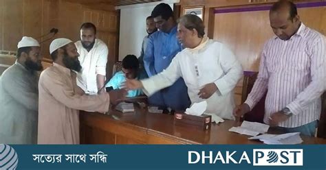 ৩৩৬ ইমাম মুয়াজ্জিনকে ঈদ সেলামি দিলেন মেয়র