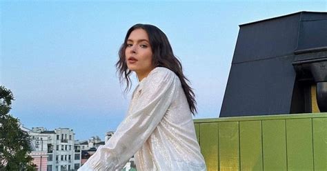 Дочка Кравець викликала захват знявшись у довгій вузькій спідниці із