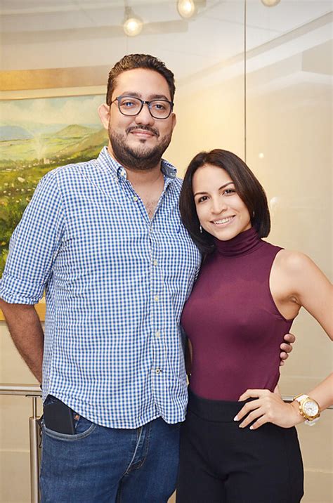 Pamela Letona Y Su Exposición Azul