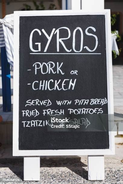 자이로 메뉴 그리스에서 좋아하는 길거리 음식 레스토랑의 칠판 0명에 대한 스톡 사진 및 기타 이미지 0명 거리 건강에 좋지 않은 음식 Istock