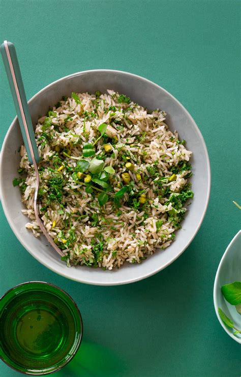 Riz basmati aux herbes fraîches en direct du jardin