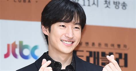 이제훈 순수 미소에 하트 엑s Hd포토