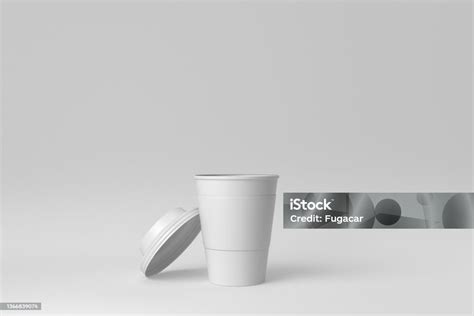 흰색 배경에 플라스틱 커피 컵 디자인 템플릿 모의 3d 렌더 컵에 대한 스톡 사진 및 기타 이미지 컵 흑백 사진 0명 Istock