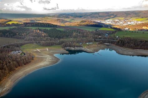 Luftbild Meschede Wassermangel An Den Uferbereichen Des Hennesee In