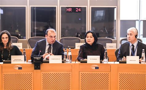 УИХ Европын парламентын Xiii уулзалтад оролцов E Mn