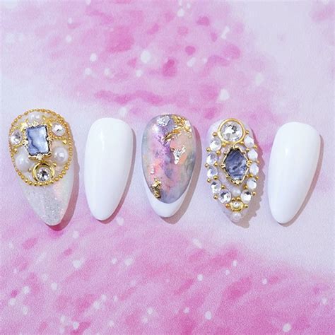 Nciel 네일스토어 𝗡𝗔𝗜𝗟 𝗦𝗧𝗢𝗥𝗘 𝙰𝚛𝚝 𝙶𝚊𝚕𝚕𝚎𝚛𝚢 오늘 보여드릴 아트는 눈 꽃 글리터를 사용한 치크 네일아트 글리터 치크 네일아트입니다 💖