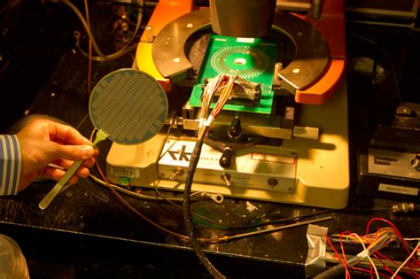 Engineers At Stanford Build Carbon Nanotube Computer