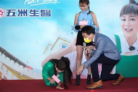 【車勢星聞】影／《媽呀！好好玩》記者會王彩樺突下跪，女兒黃于庭看傻眼！ Carture 車勢文化